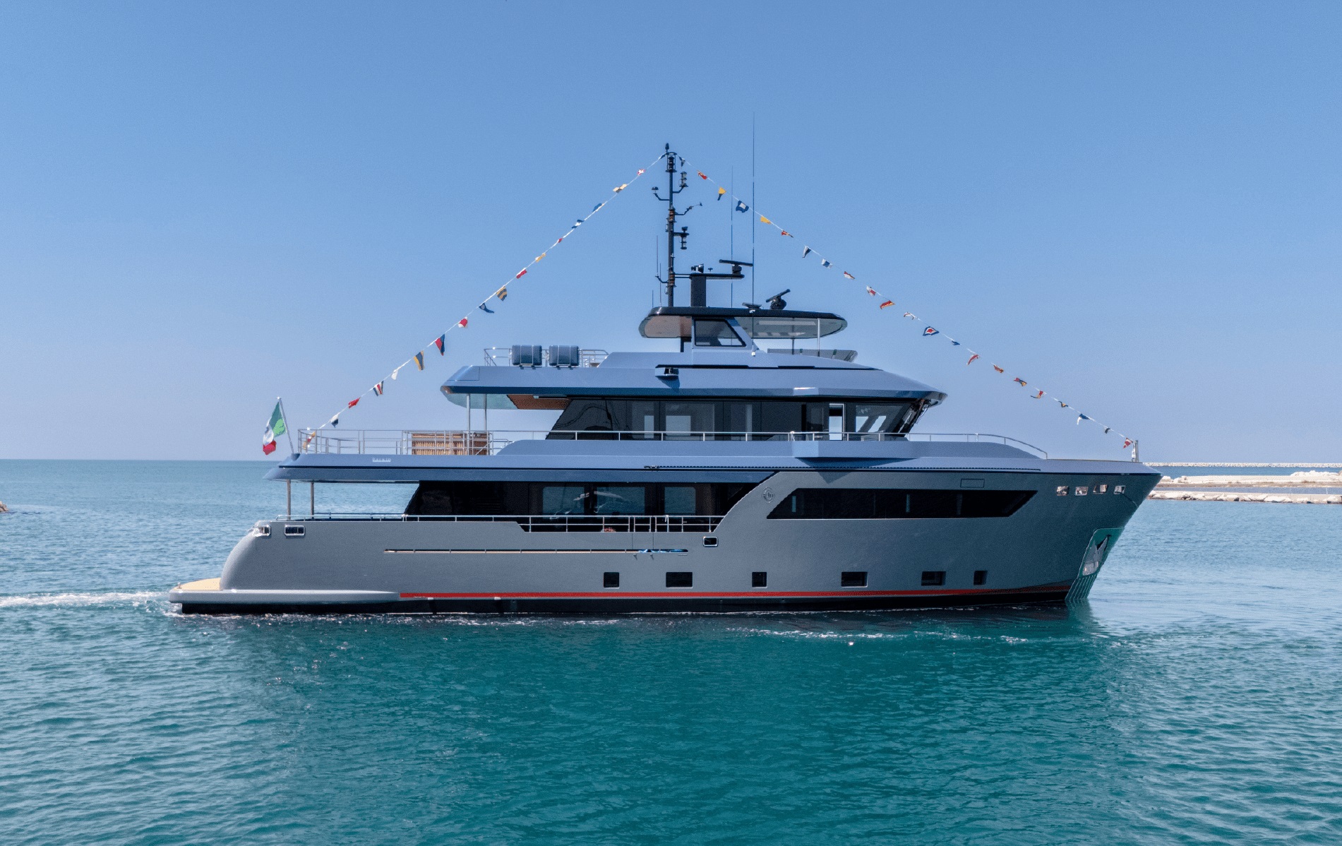 Yacht HAZE 2, Cantiere Delle Marche | CHARTERWORLD Luxury Superyacht Charters